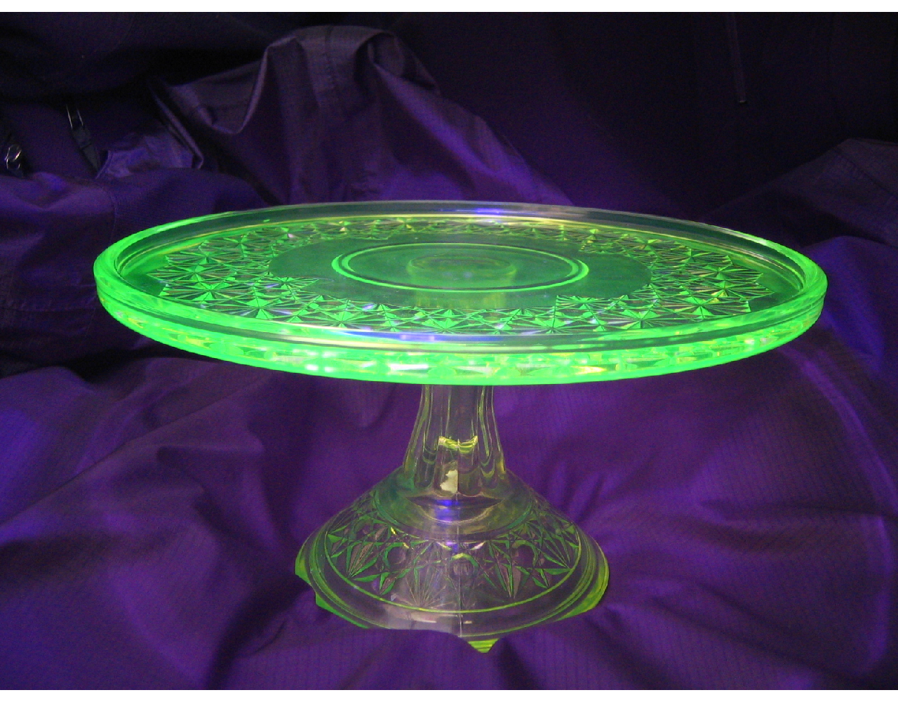 VASELINE GLASS (URANIUM GLASS)